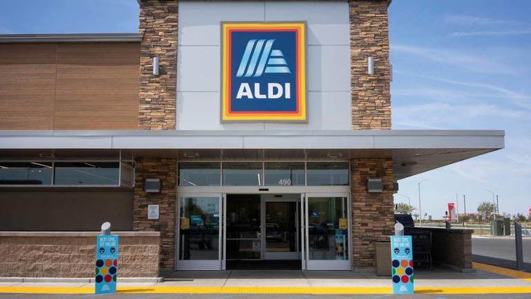 Aldi's new $7 reusable paper towels come in fun summer prints