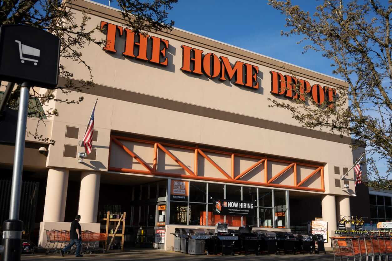 Home Depot or Lowe’s: 1 has raised its dividend for 50+ years. The ...