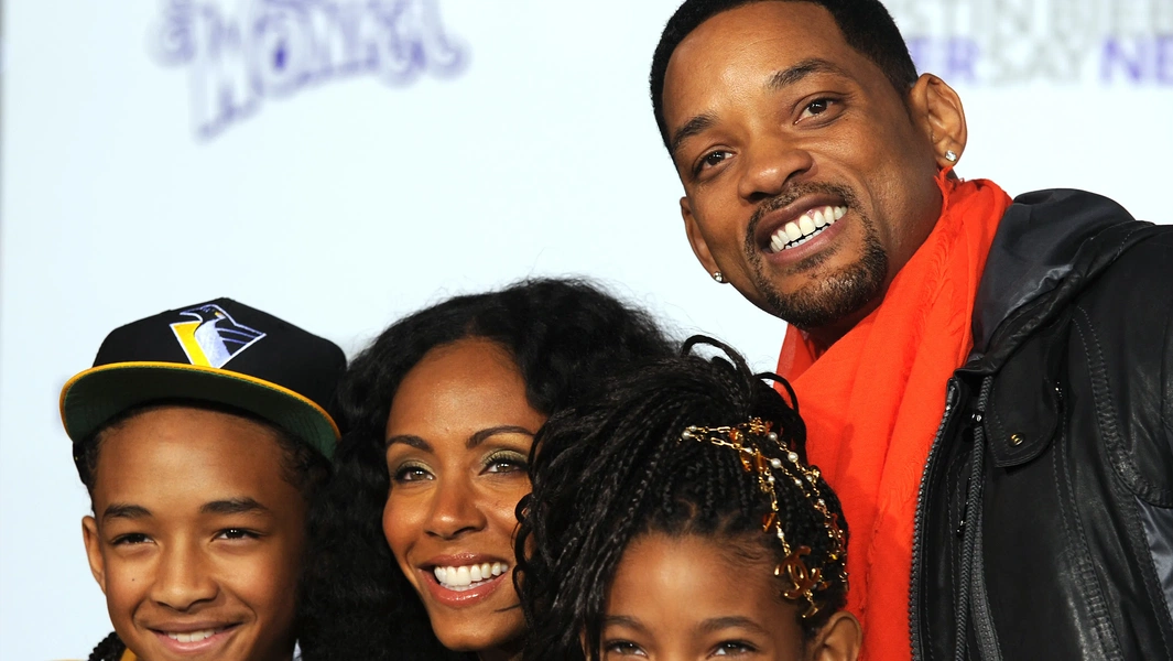 8 real-life relatives sharing the screen