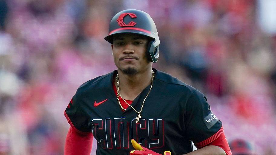 Reds fall 5-2 to Diamondbacks in game one of three-game series