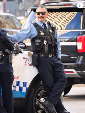 Photographer traveling America to thank police