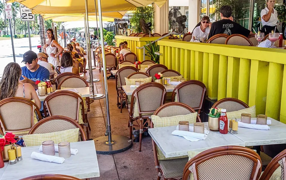 Outdoor table ideas that wow your guests