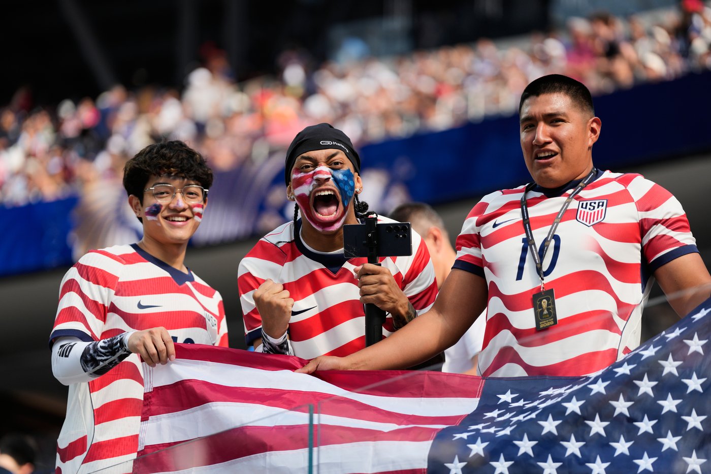 Roaring crowds in stars and stripes show up for the US team, and soccer ...