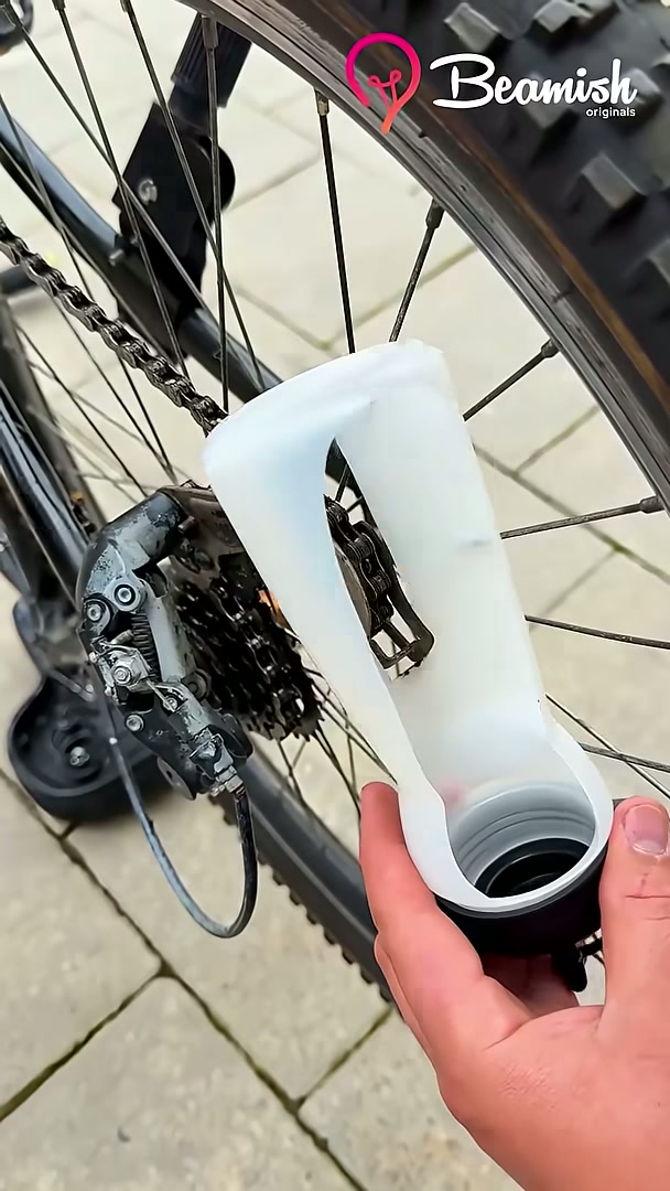 Bicycle chain lubrication technique #diy #bikechain #lubrication #trick