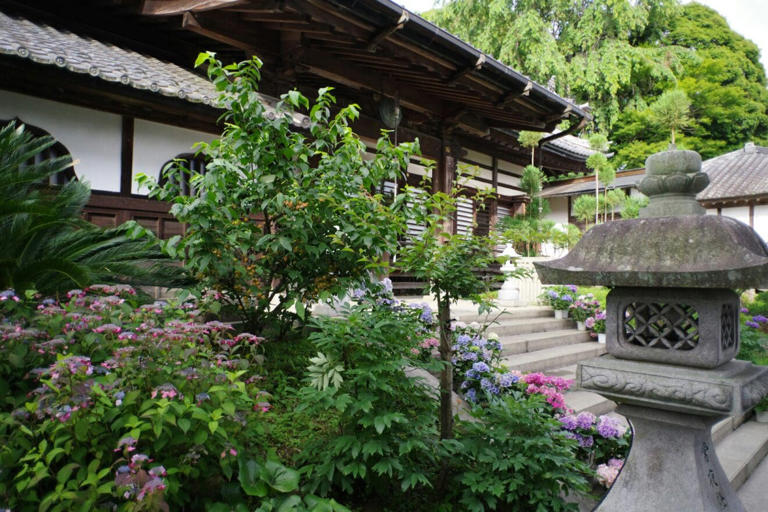 How layered wood stone and water features reflect Japanese outdoor ...