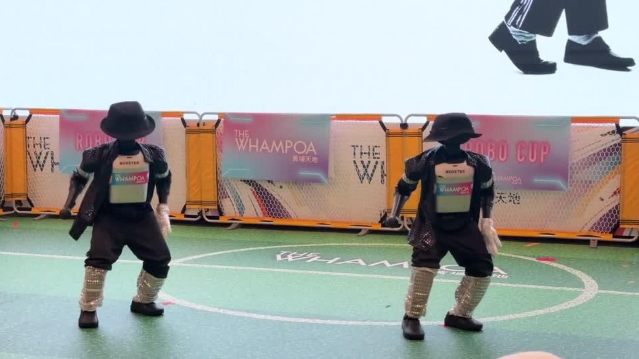 Moonwalk dei robot umanoidi: ballano come Michael Jackson e giocano a ...
