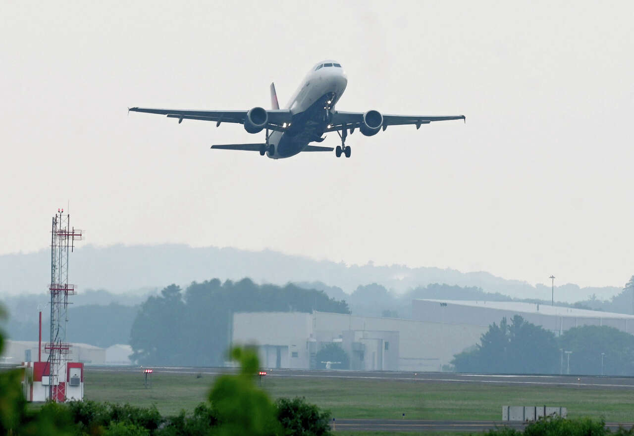 FAA investigates after laser shined into cockpit of Delta flight over ...