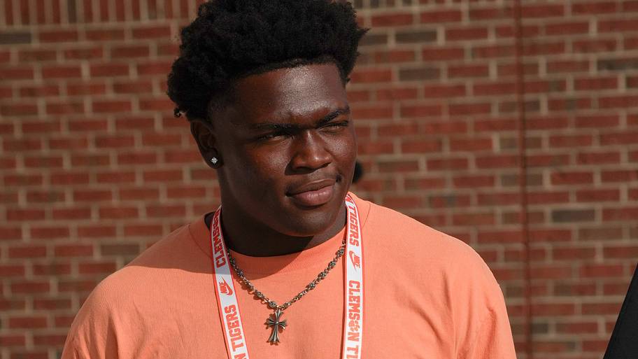 College football's No. 1 LB sweepstakes down to three national powerhouses