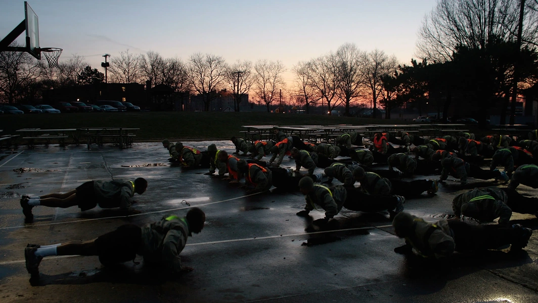 10 military fitness routines for strength and endurance