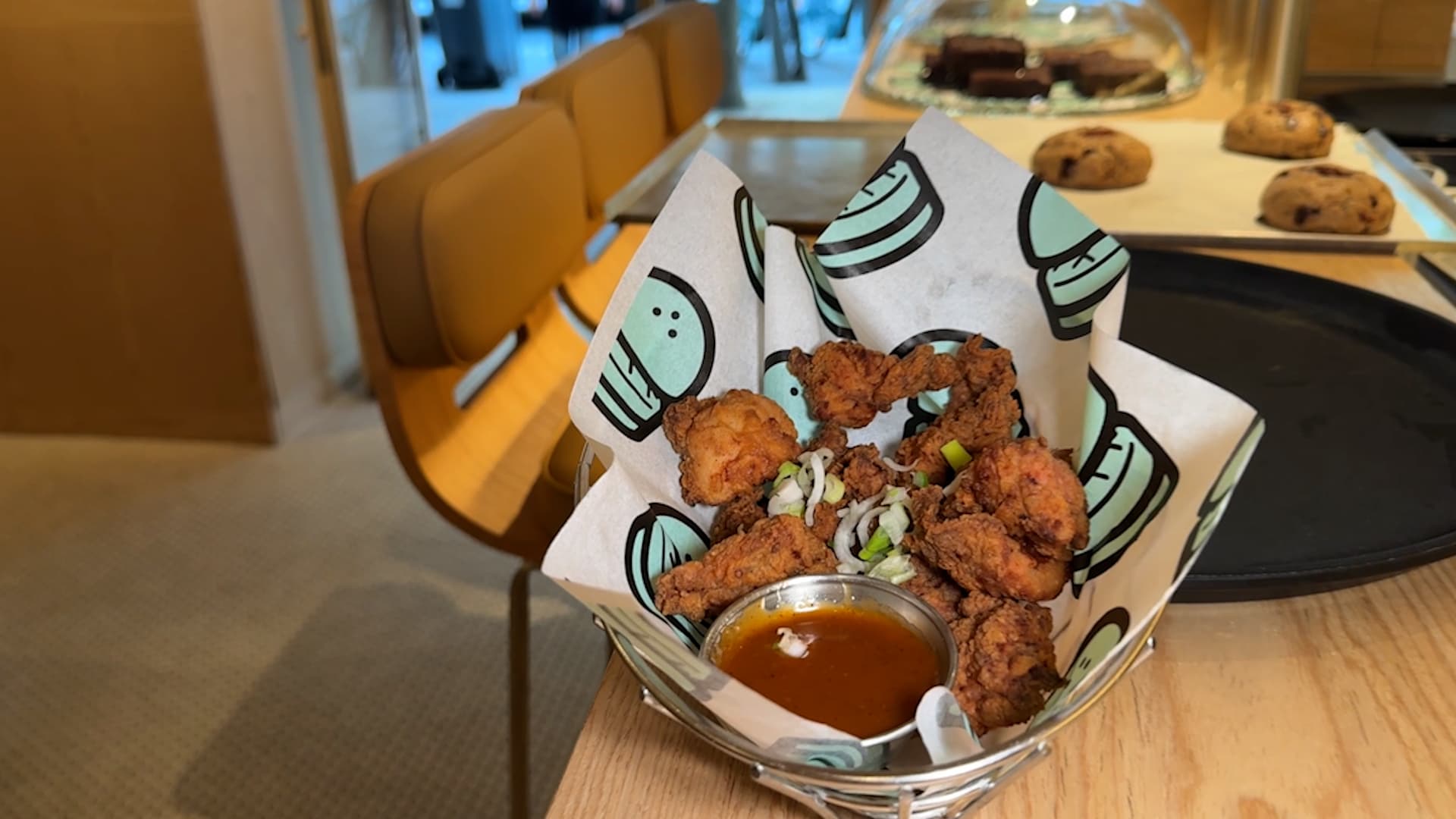 Du fast-food de quartier aux enseignes de luxe, comment le poulet frit ...