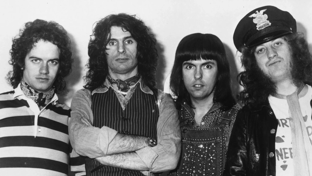 17 famous bands and their original names