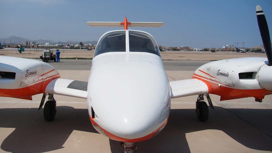 How twin‑engine aircraft handle engine failures