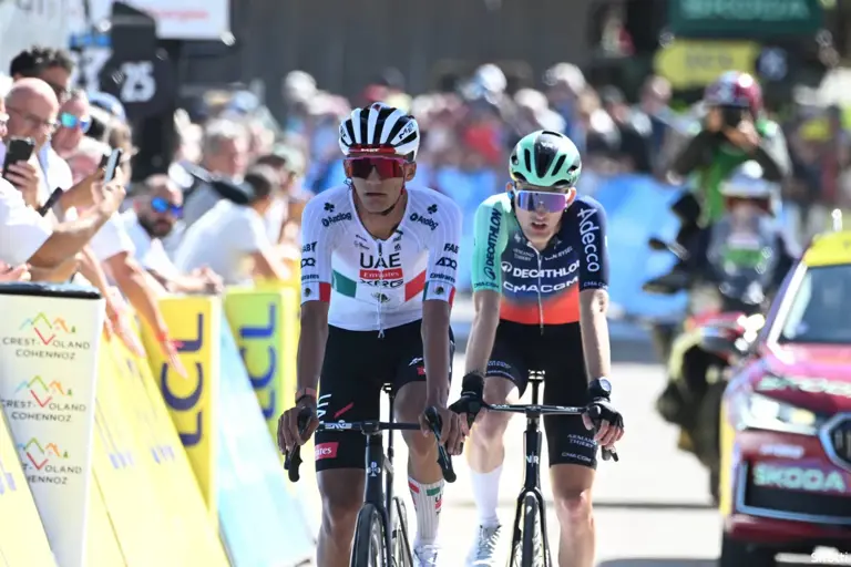 GC contenders left scratching their heads after chaotic Auvergne ...