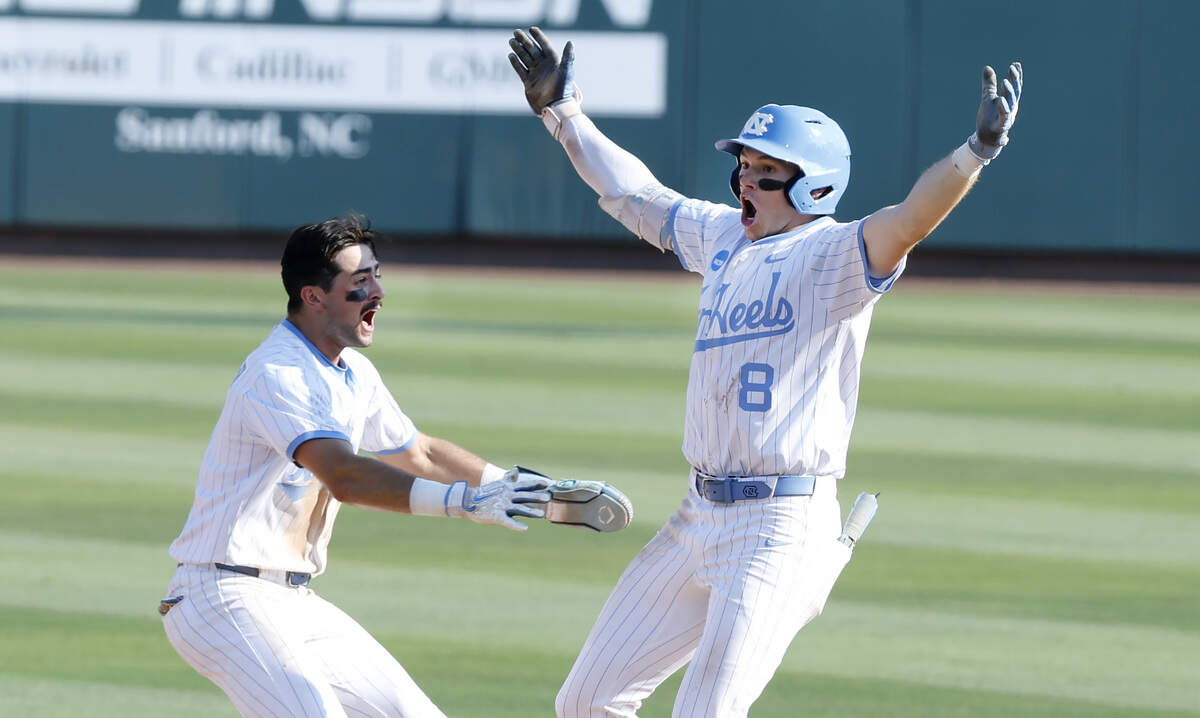 UNC baseball rallies late, opens Men's College World Series with win