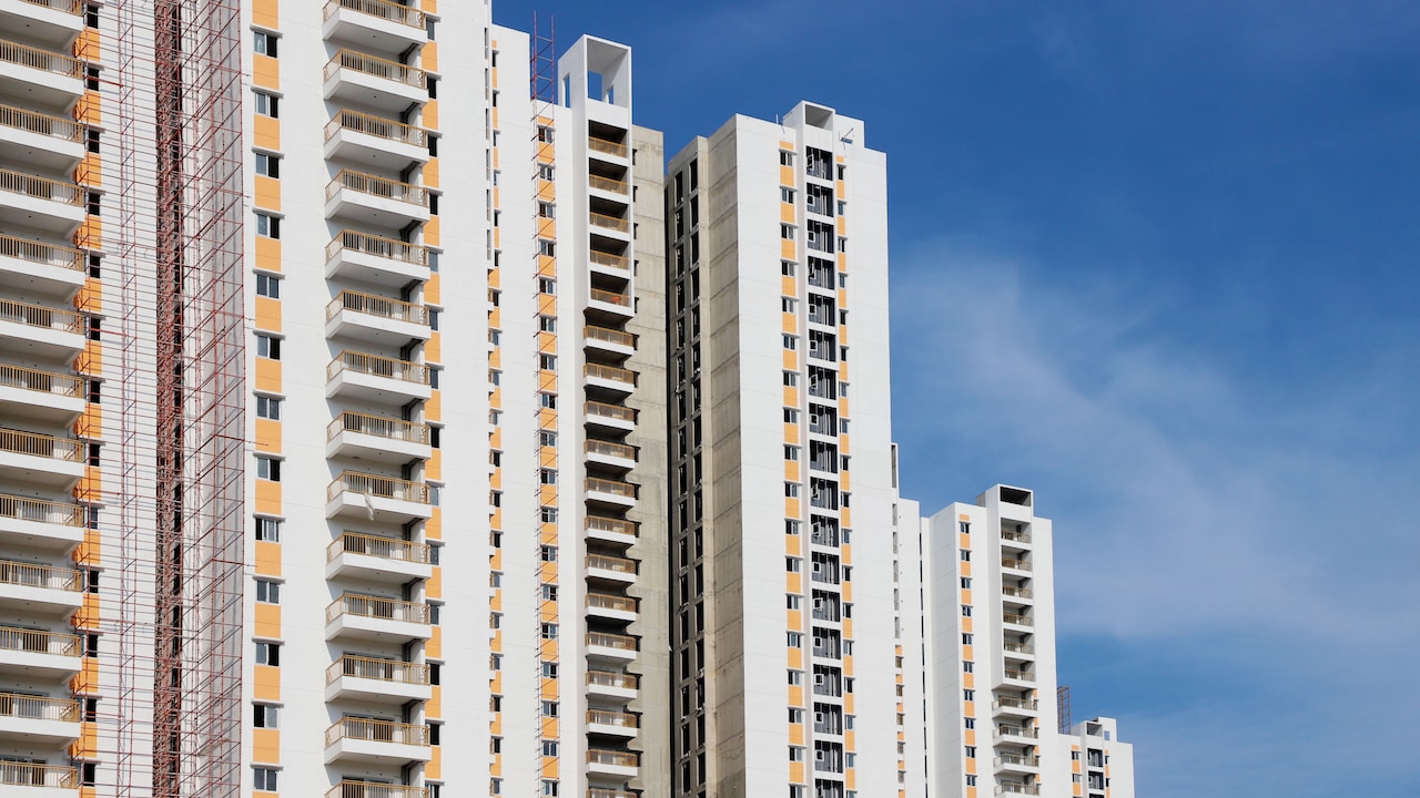 Woman earning Rs 1.7 lakh monthly considers buying Rs 1.25 crore flat ...