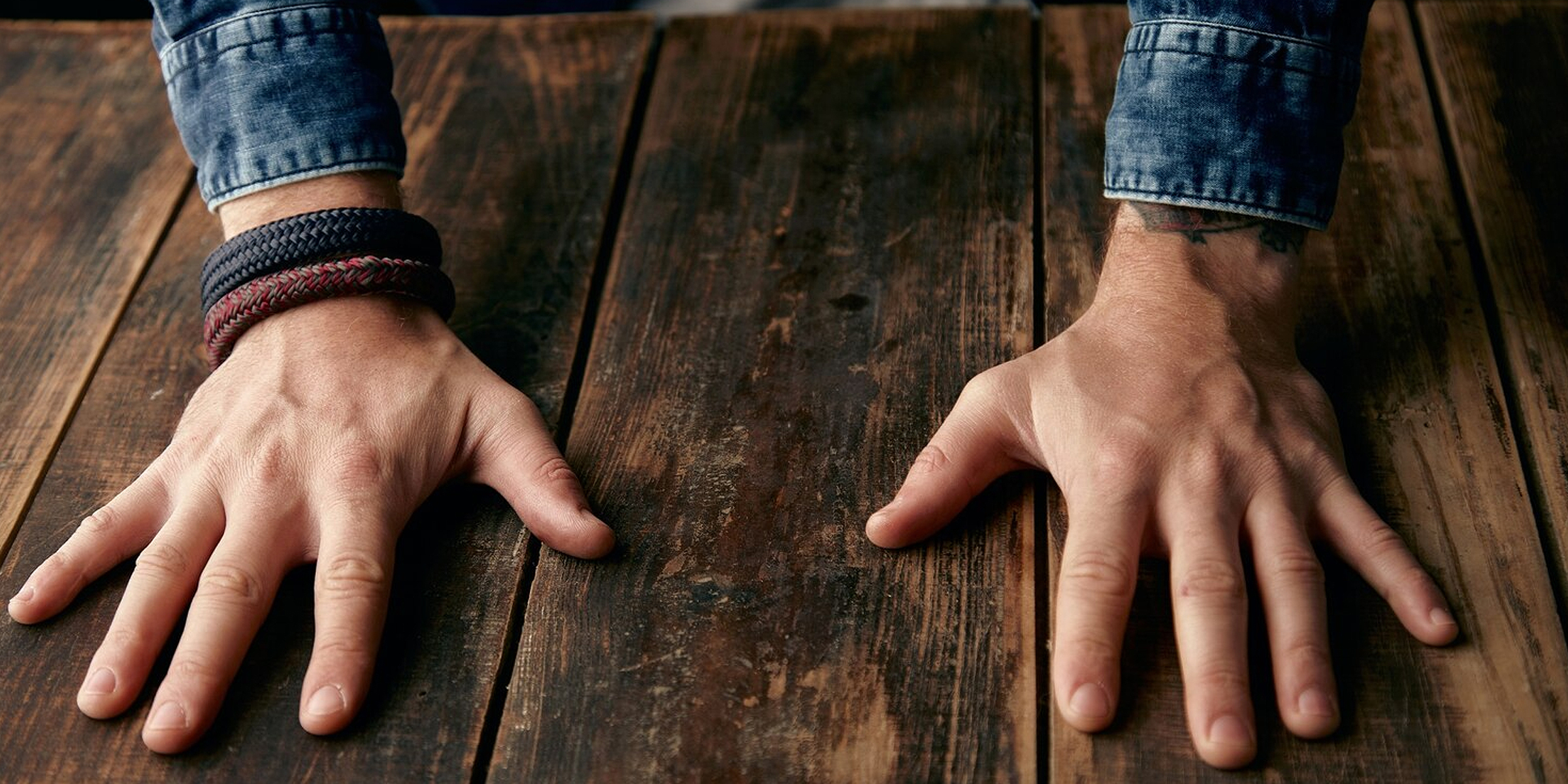 Woman Spots Bracelet She Made for Missing Son on Waiter's Hand After ...