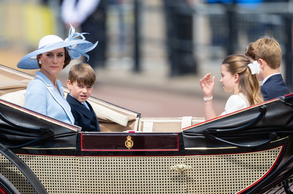 La reacción de Kate Middleton tras ser abucheada junto a sus hijos en ...