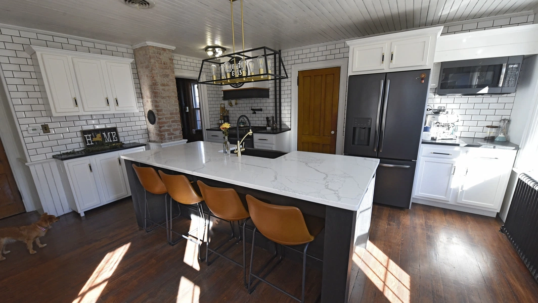 10 stylish black and white kitchen design ideas