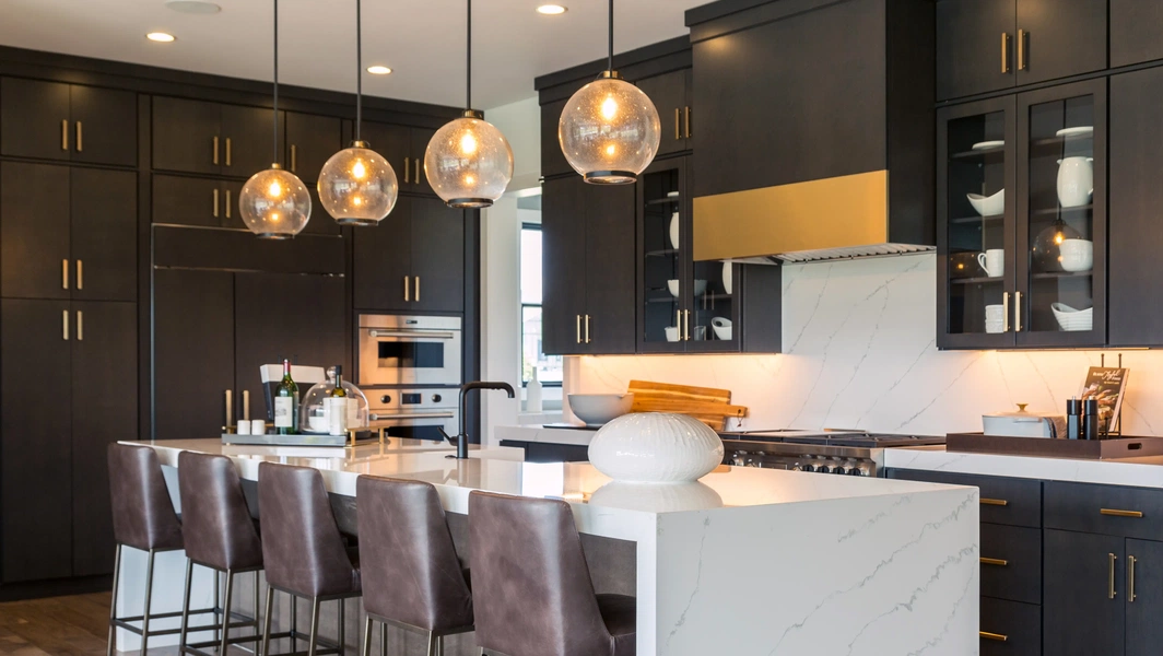 14 striking dark kitchen cabinet designs