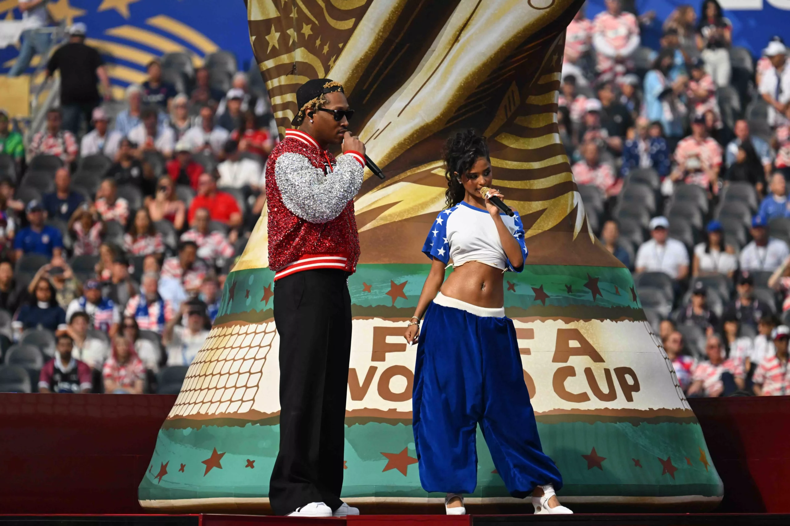 Future und Tyla rufen „Game Time“ aus: Die WM-Eröffnungsfeier in Los ...