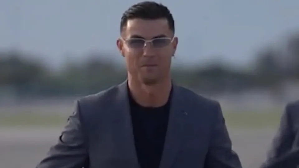 Estilo de CR7 não passou despercebido a ninguém na chegada aos EUA
