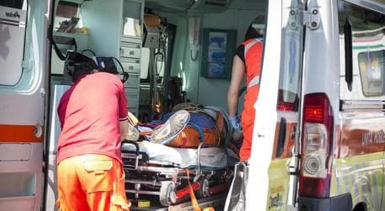 Auto investe due ragazzi all'uscita di un locale alle porte di Roma ...