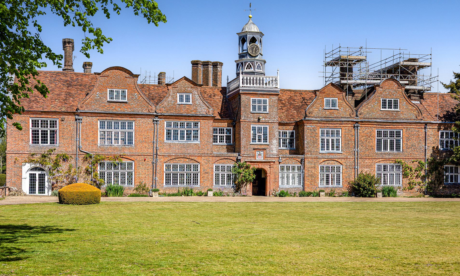 Rothamsted Manor: The 24-bedroom house for just £2M in one of Britain's ...