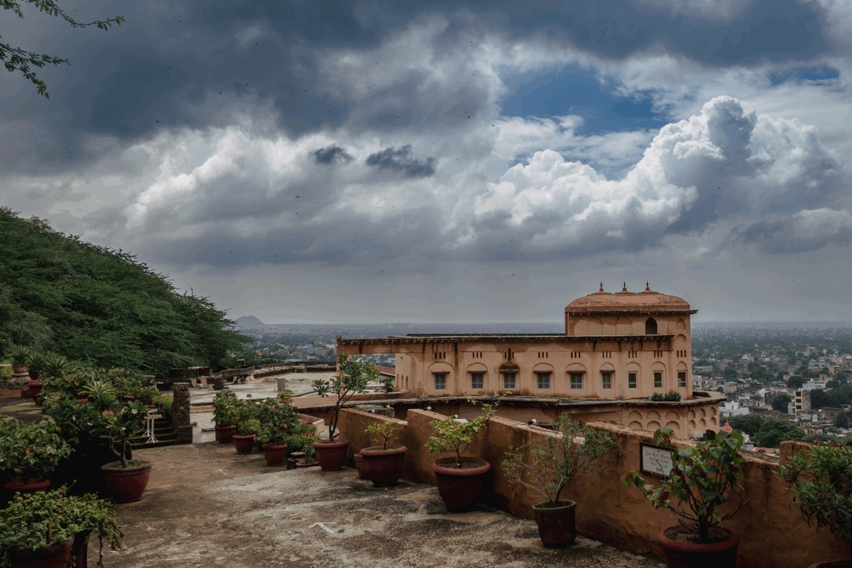 Planning a weekend getaway from Delhi? IMD flags heavy rain in these ...