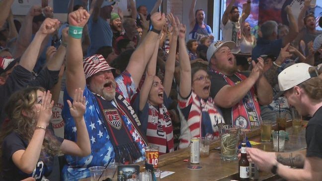 Hundreds fill Neenah tavern to watch US men's national team win first ...