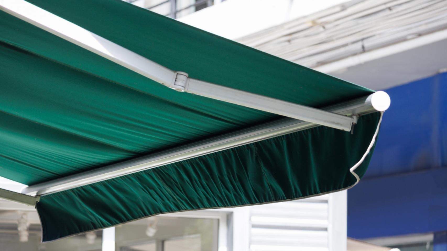 Un arquitecto español: "Instalar un toldo verde en tu terraza en verano ...