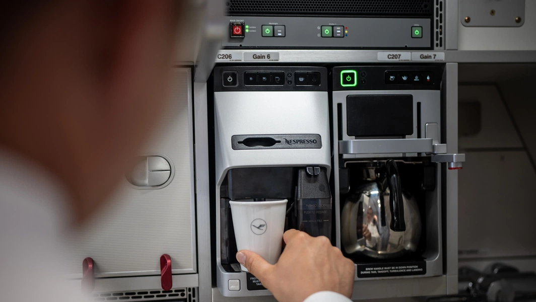 7-passenger drink orders flight attendants dislike