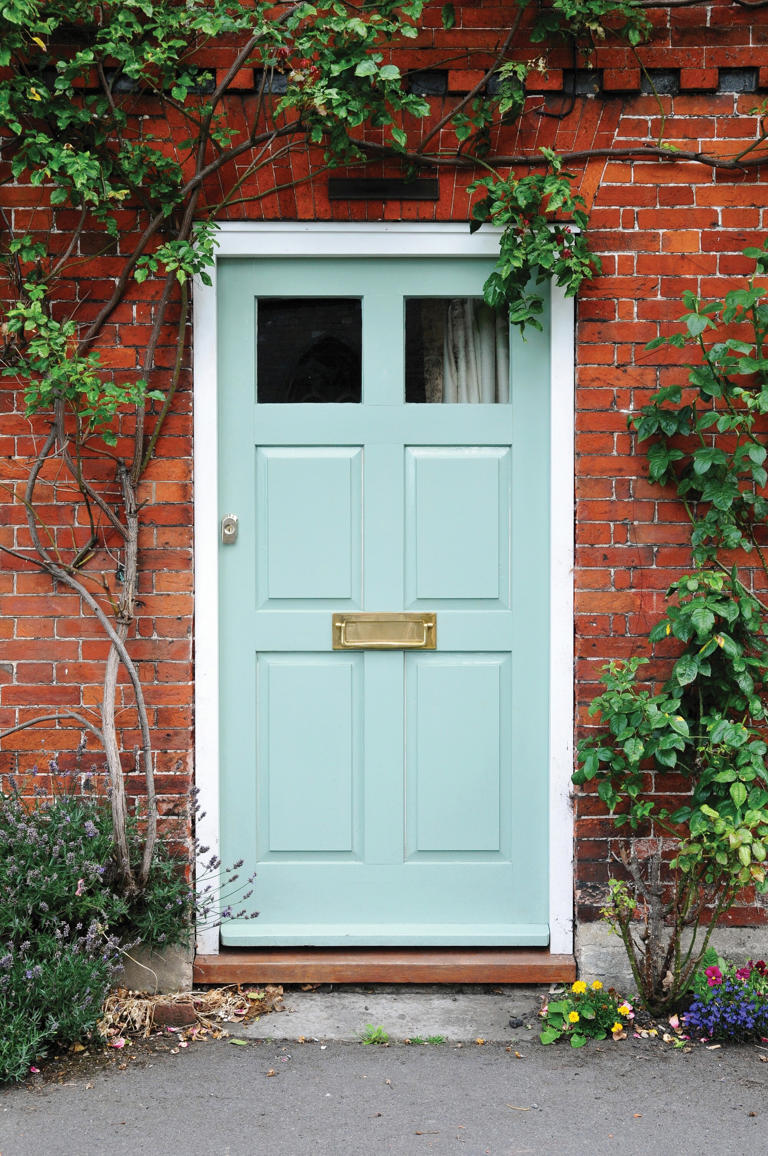 Avoid these 3 front door colors for better curb appeal, warn designers