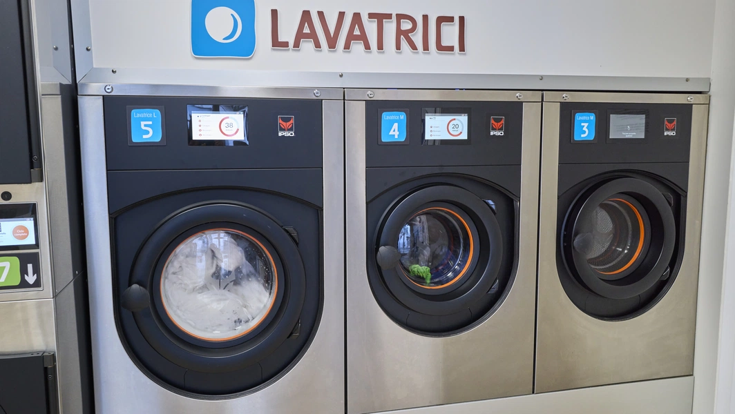Efficient and courteous laundromat practices
