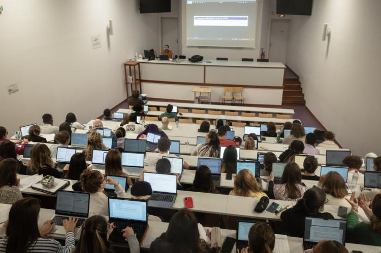 Trois candidats en master sur quatre ont eu leur bac avec mention