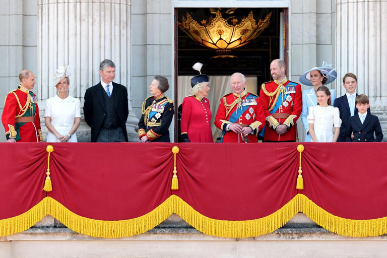 Which members of the royal family were on the Buckingham Palace balcony ...