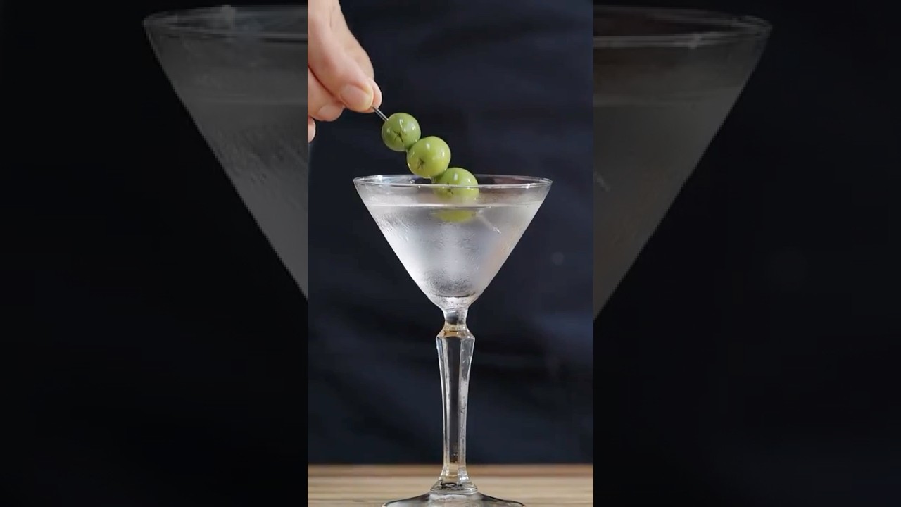 Elevate your drinks with these essential and easy cocktail garnish ideas