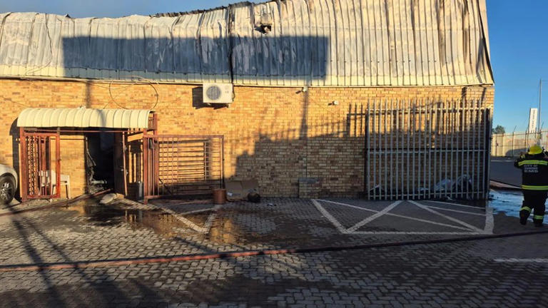 Massive warehouse fire destroys industrial building in Johannesburg