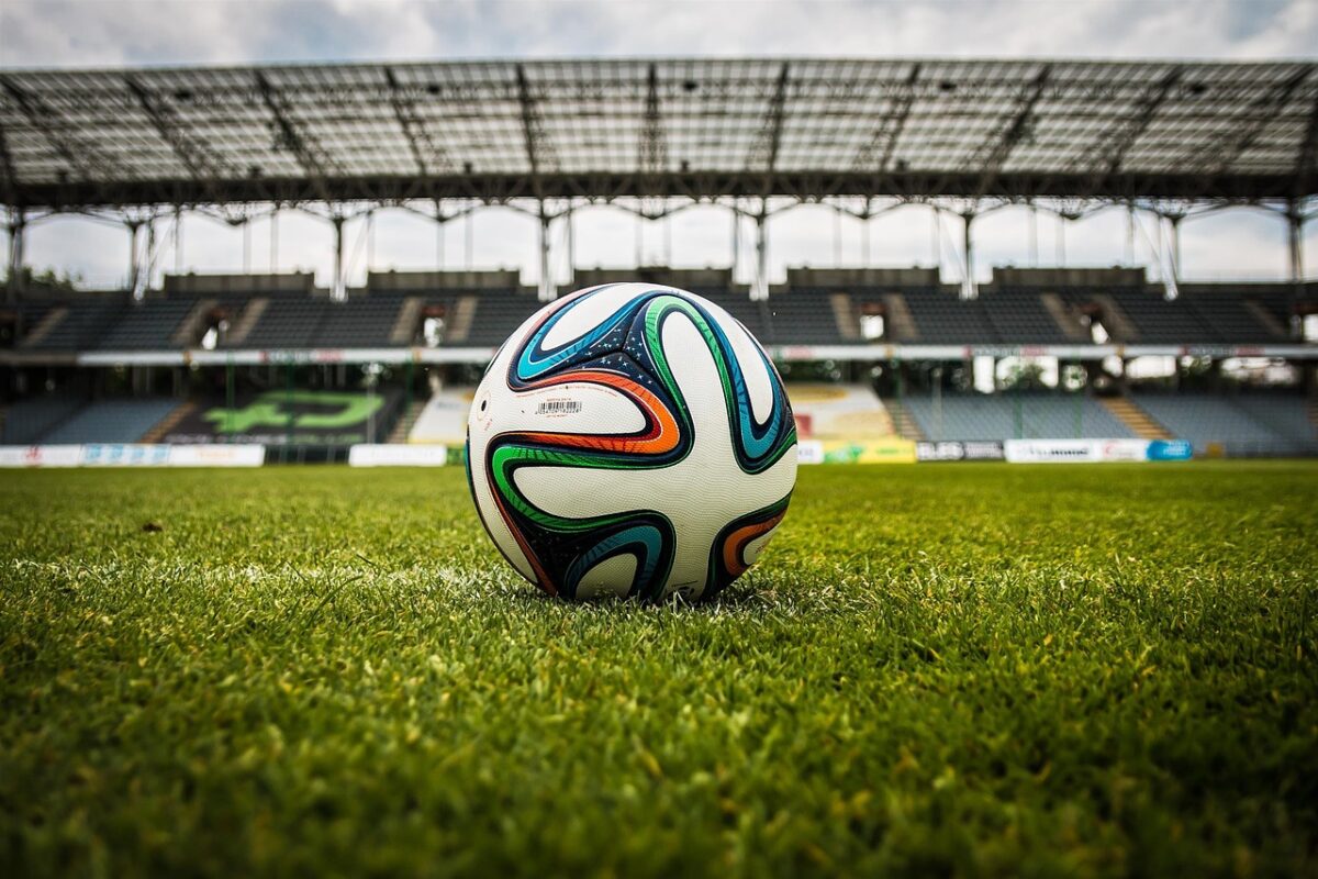 Il pallone dei Mondiali 2026 cambia il calcio: tra sensori ...