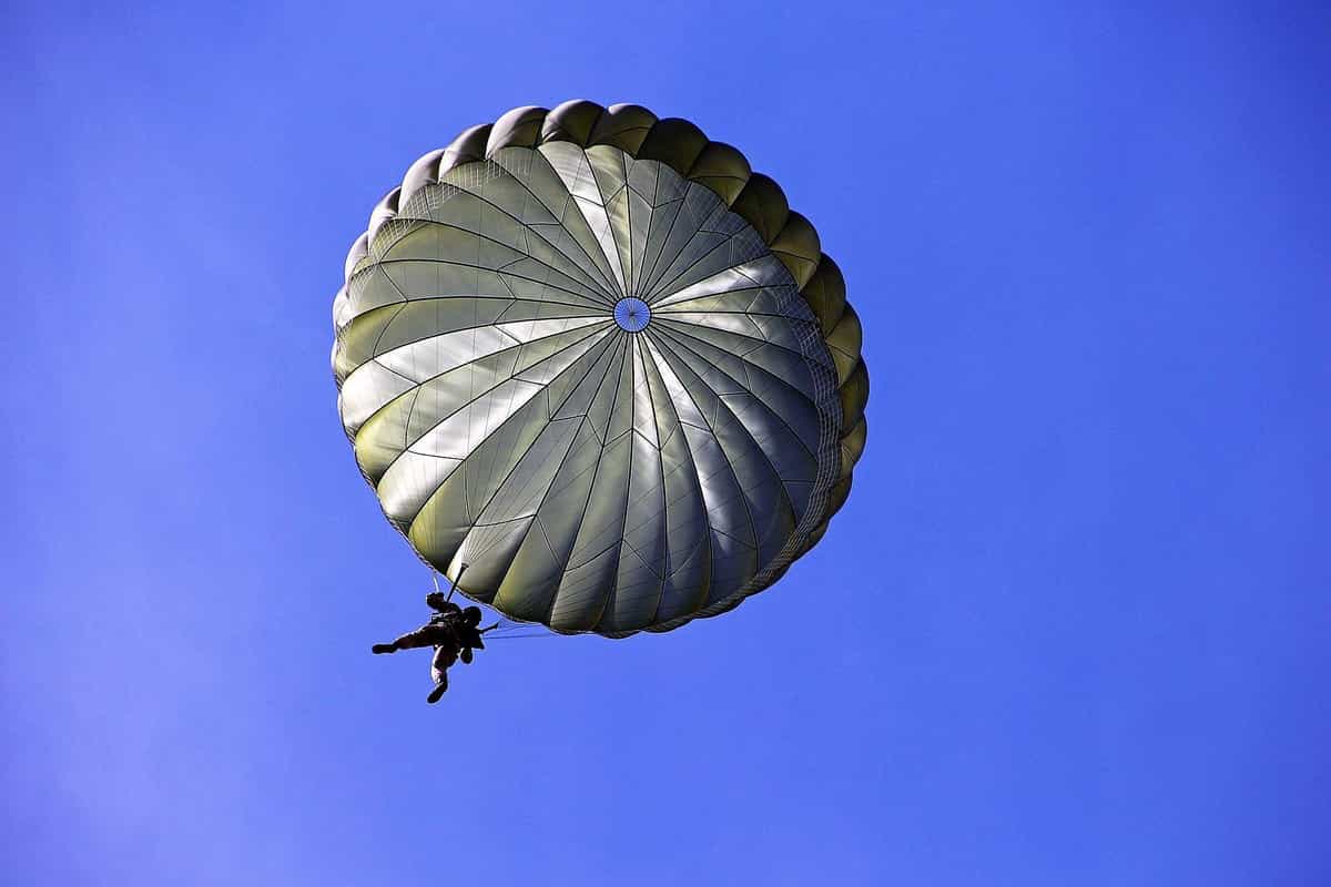 Surviving a fall without a parachute