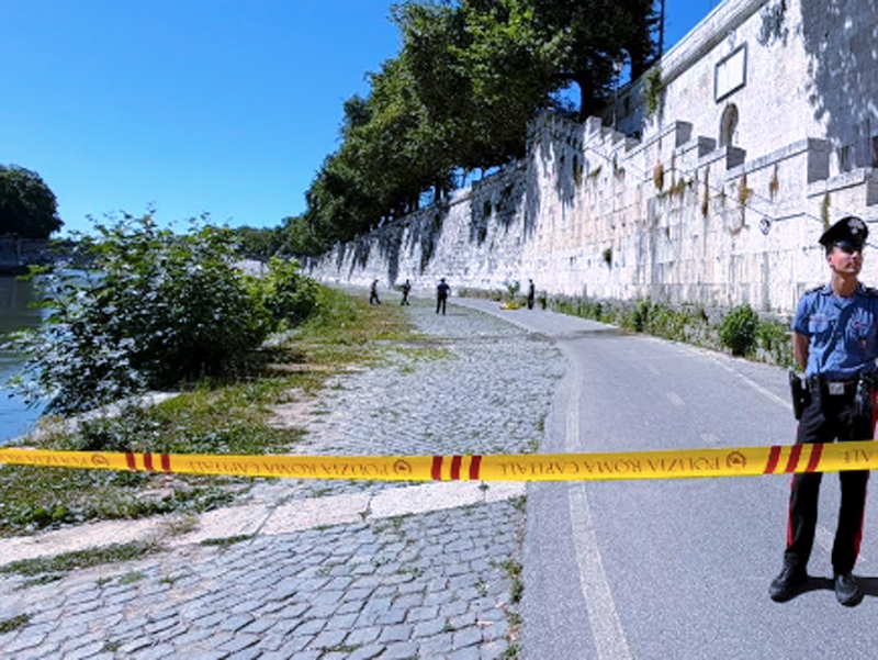 Dramma all’alba sul Tevere: uomo precipita nel vuoto e muore sulla ...