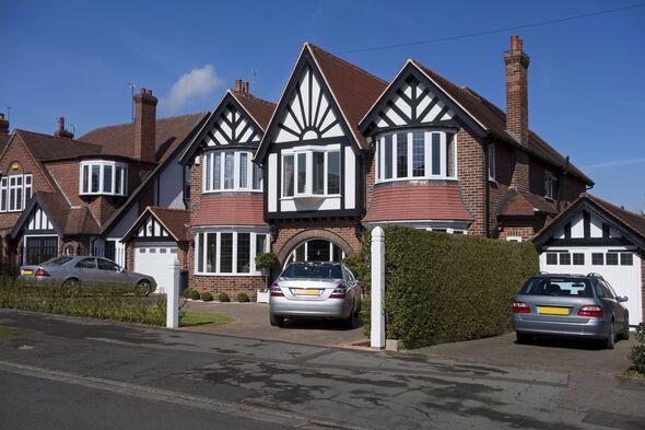 UK drivers urged to move their cars from driveways before Sunday