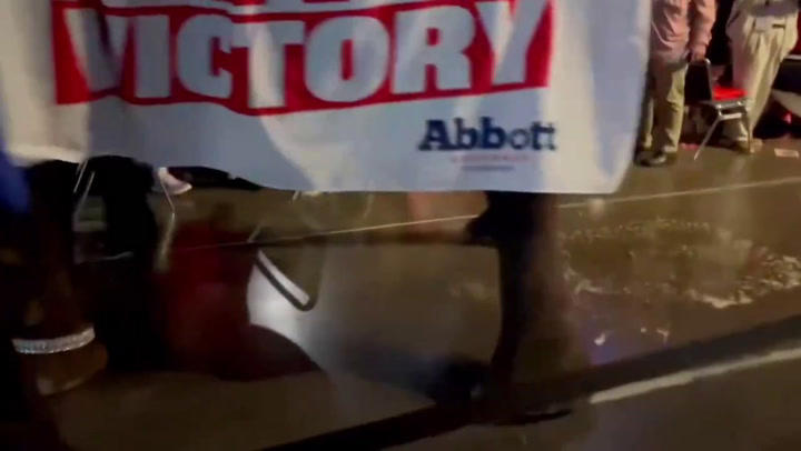Bizarre Texas GOP event literally soiled by elephant appearance