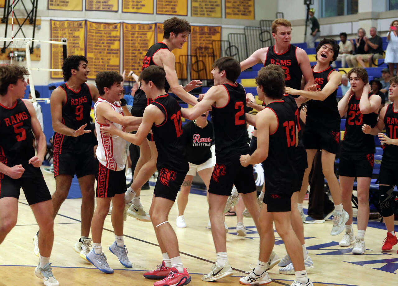 New Canaan boys volleyball storms past Maloney in Class M final for its ...