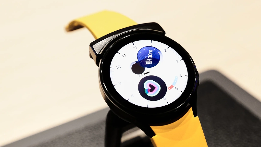 4 Samsung Galaxy watch face apps compared
