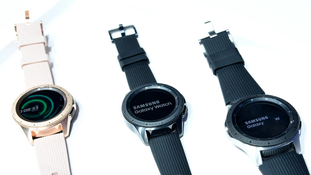 4 Samsung Galaxy watch face apps compared