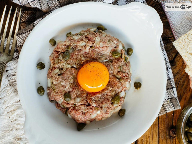 Steak tartar: receta fácil del mítico plato de carne cruda