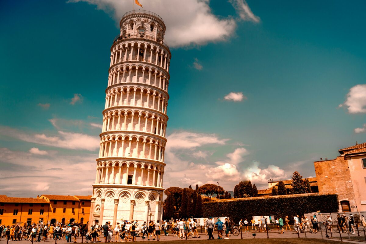 27 optical illusions built into famous architecture that fool visitors ...