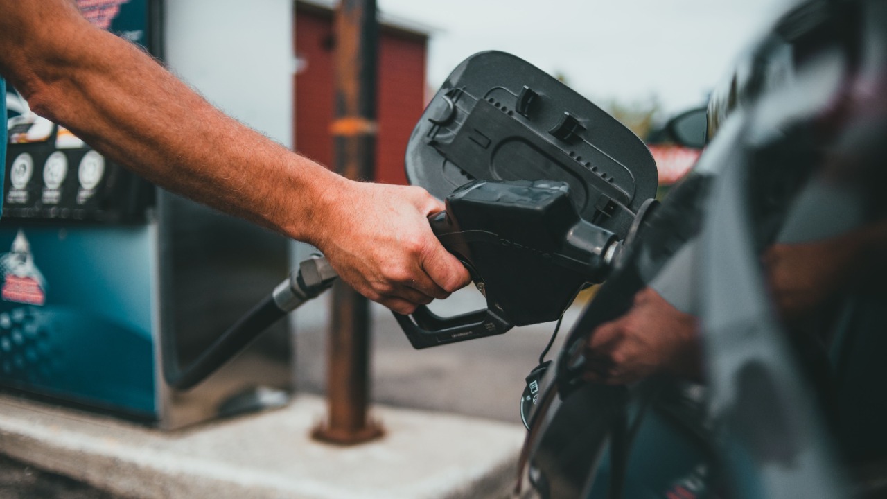 An average gas car turns only about a fifth of its fuel’s energy into ...