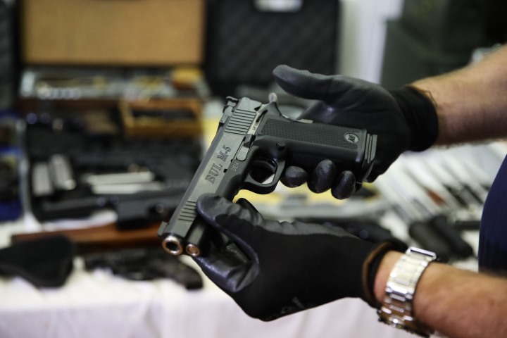 GNR apreende 30 armas de fogo e 2.803 munições em busca domiciliária em ...