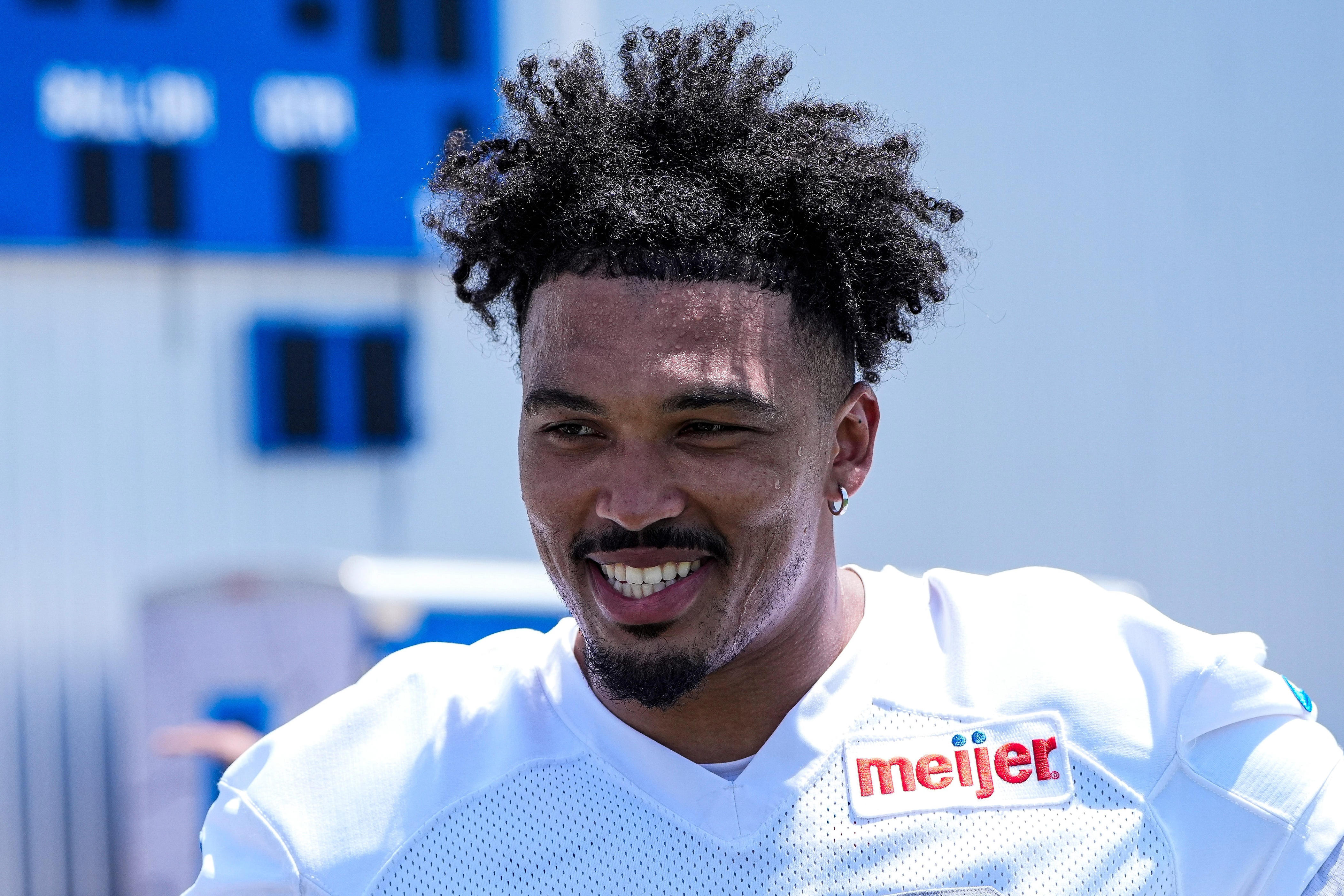 Lions DC comments on Detroit's new group of edge rushers
